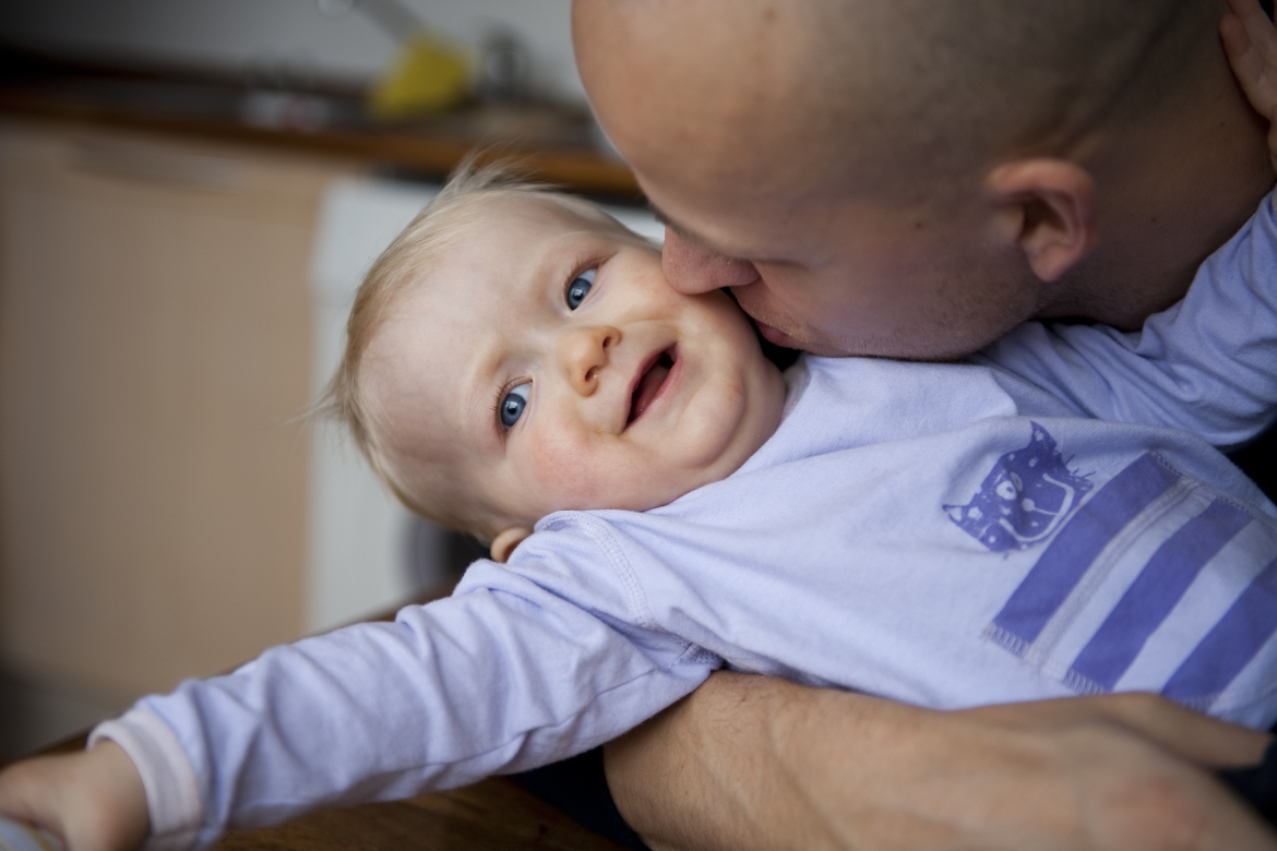Danske fædre er stadig mindst på barsel i Norden | Djøfbladet