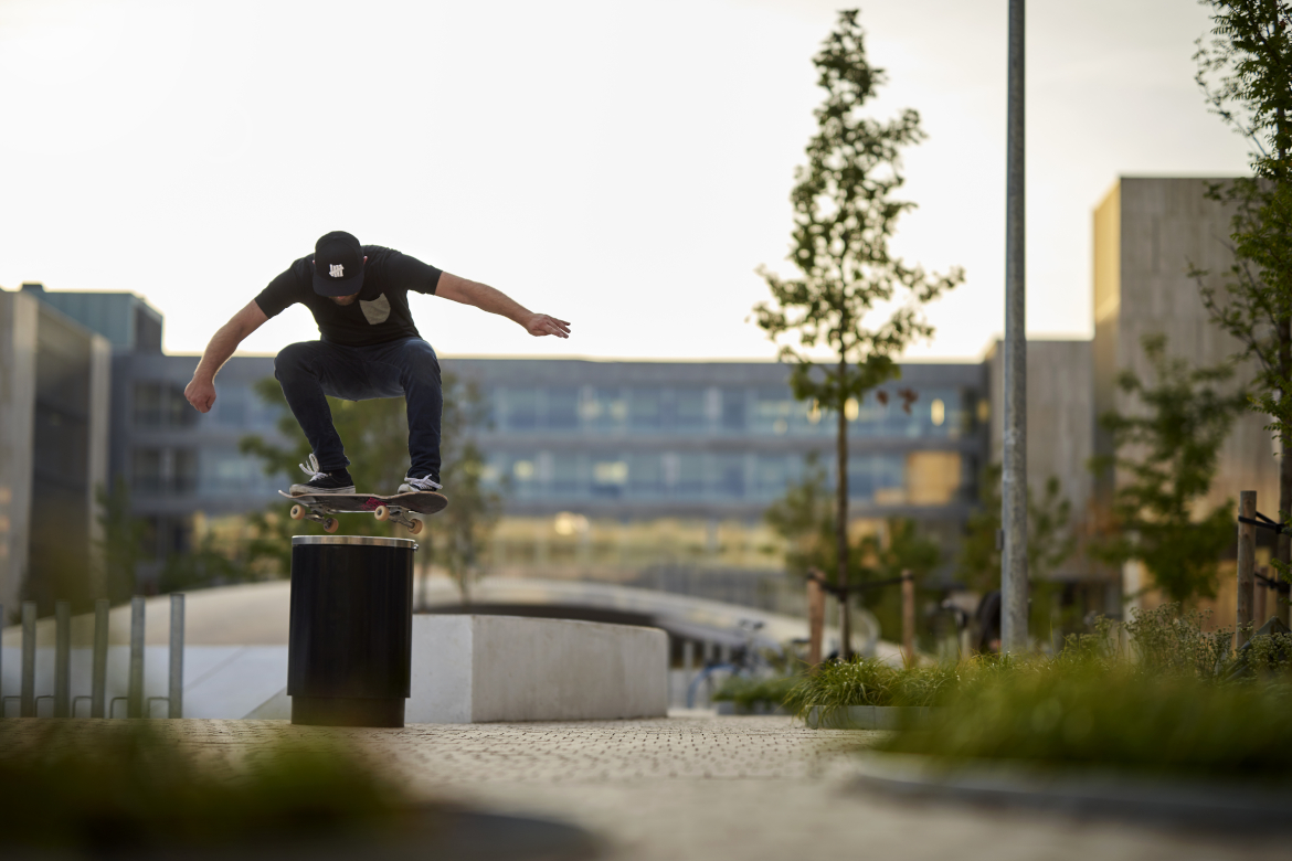 "Ja, det stritter lidt – skater og cand.merc.aud" | Djøfbladet