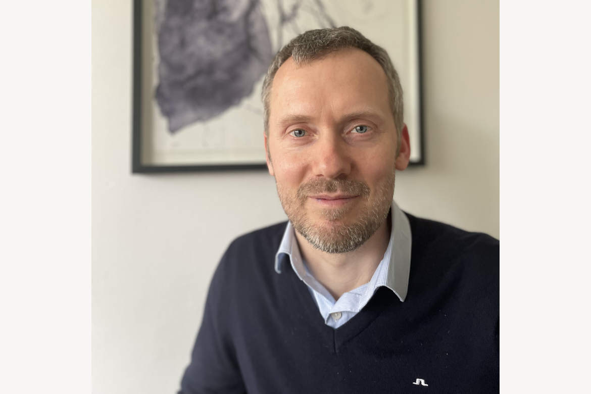 Før fortalte Axel om kronjuvelerne. Nu arbejder han med skrald | Djøfbladet