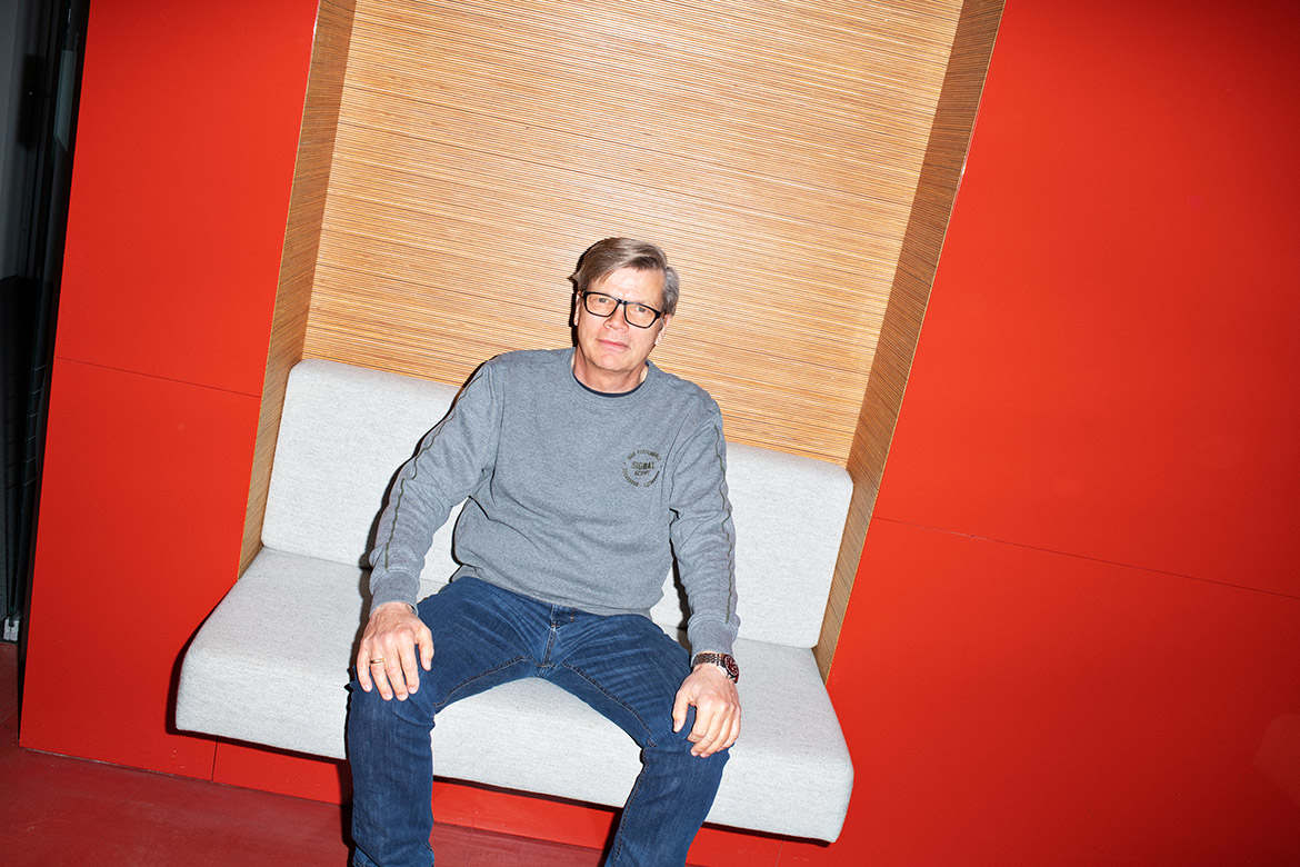 Først som 51-årig tog Claus en uddannelse. Nu er han højt skattet ...