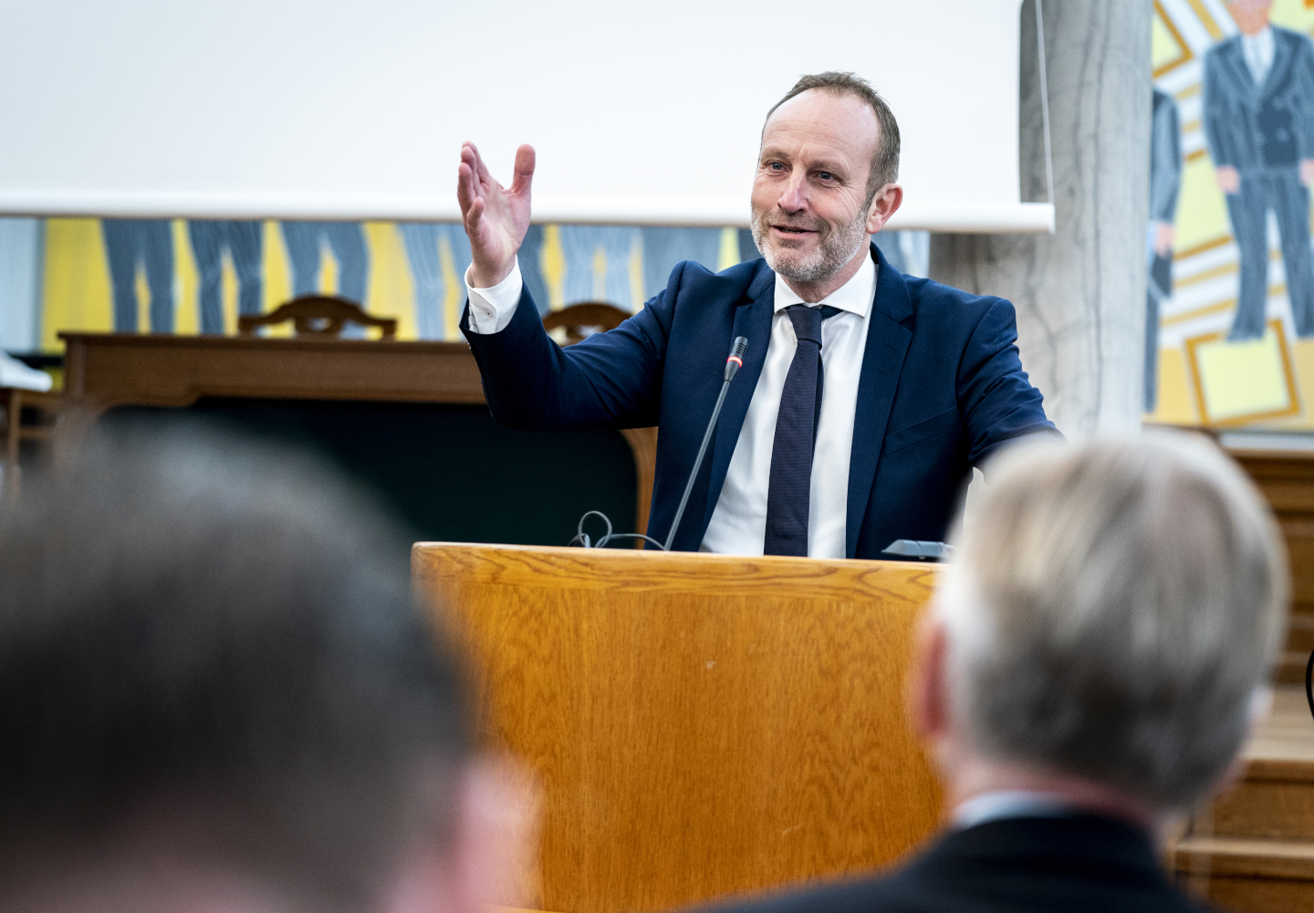 Eks-minister: Politikere skal passe bedre på embedsværket | Djøfbladet